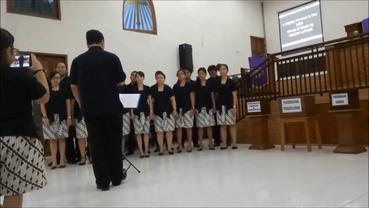 Seraphim Choir Manado : Wondrous Cross and Everlasting God - YouTube