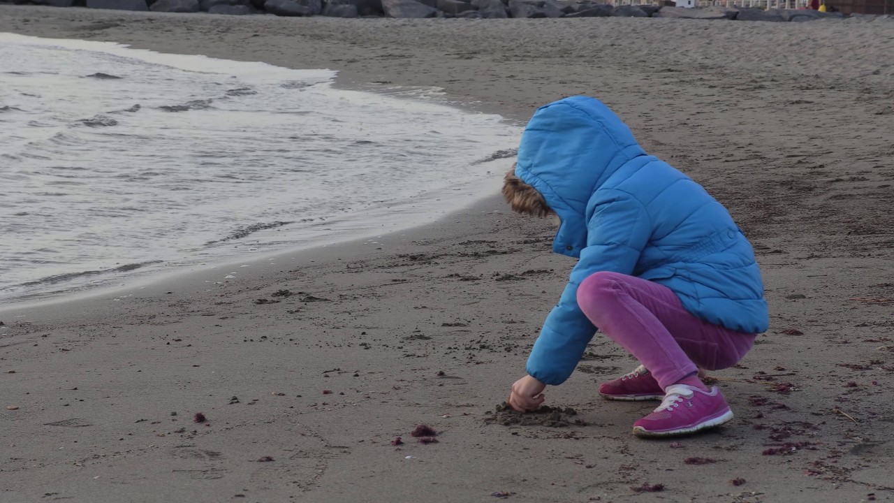 Emma on the beach, 4k out of Canon XC-10 - YouTube