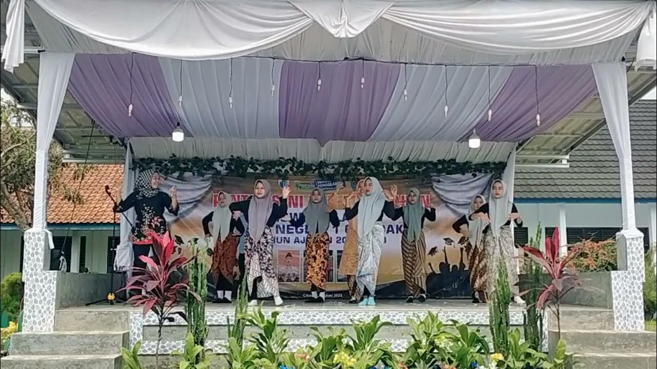 Tari Mojang Priangan - Kelas 7 D SMPN 1 Cibadak - YouTube