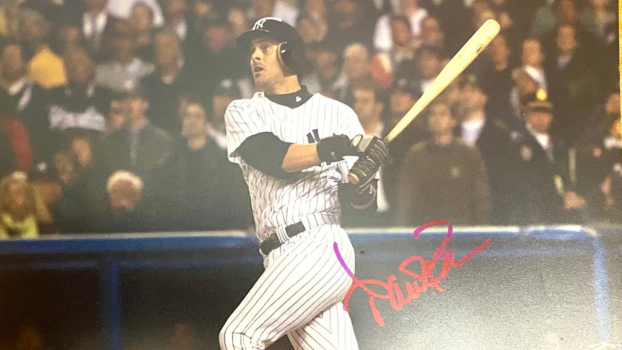 New York Yankees Head Coach Aaron Boone Signing Autographs in NYC! # ...