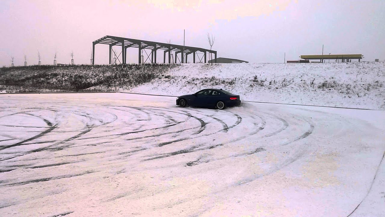 BMW e92 330i snow drifting - YouTube