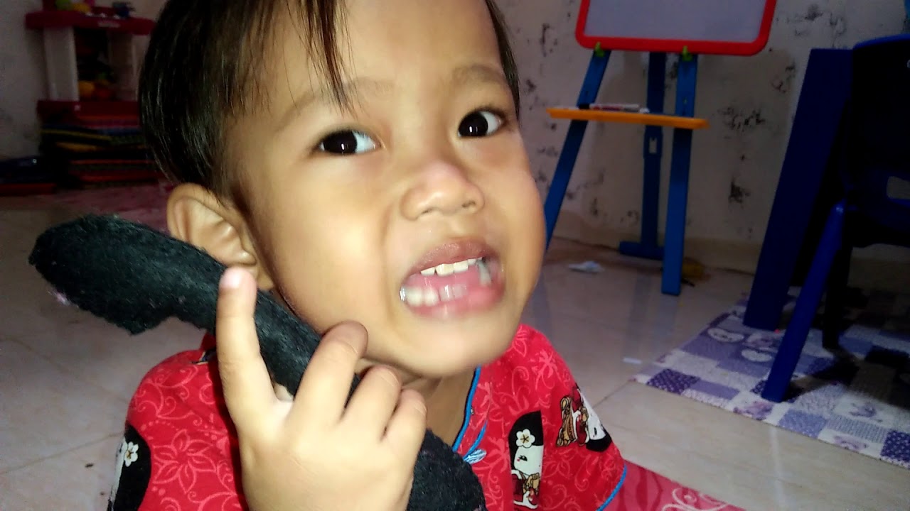 Main telfon-telfonan memakai busy book dari kain flanel - YouTube