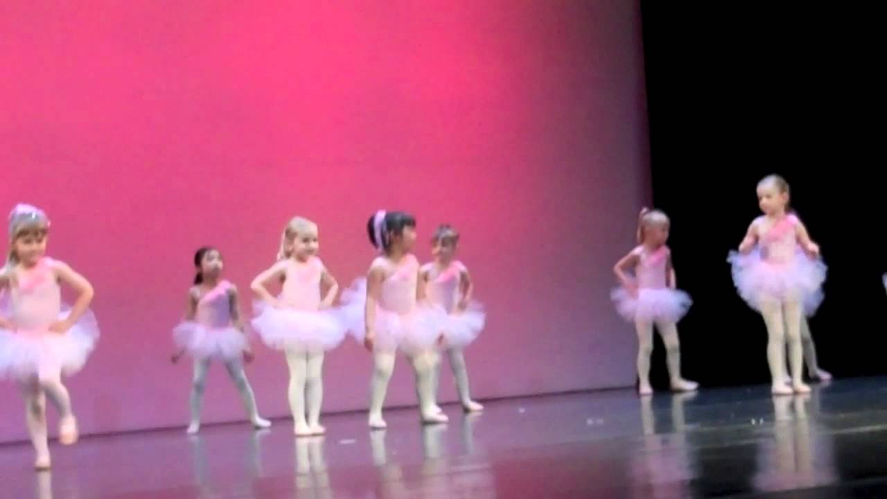 Hannah's Dance Recital - The Hula Mula - YouTube