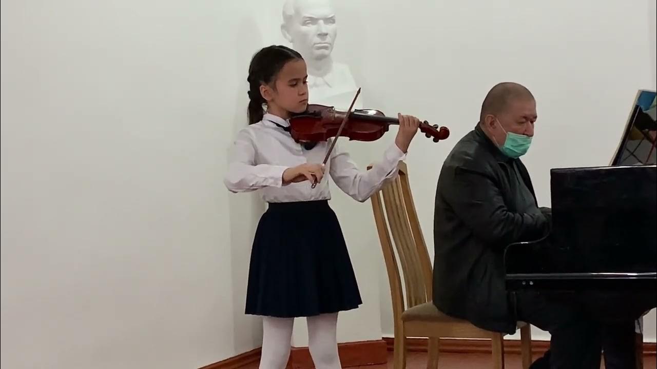 Скрипка. 1-класс, "На зеленом лугу". Исп. Сана-Адель, 7 лет - YouTube