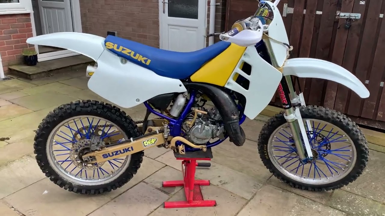 1990 Suzuki rm 125 short walk round - YouTube