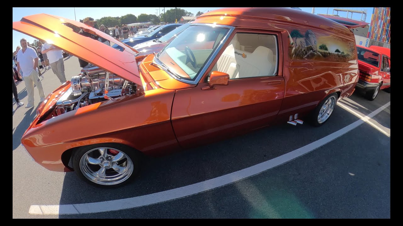 1976 HX Shaggin Wagon... - YouTube