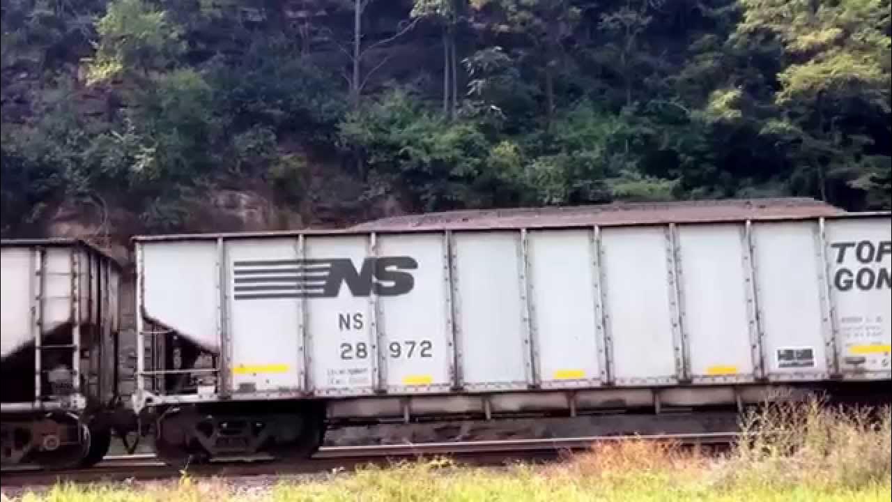 NS #7689 ES40DC and #8961 C40-9W Leads Loaded Coal At Horseshoe Curve - YouTube