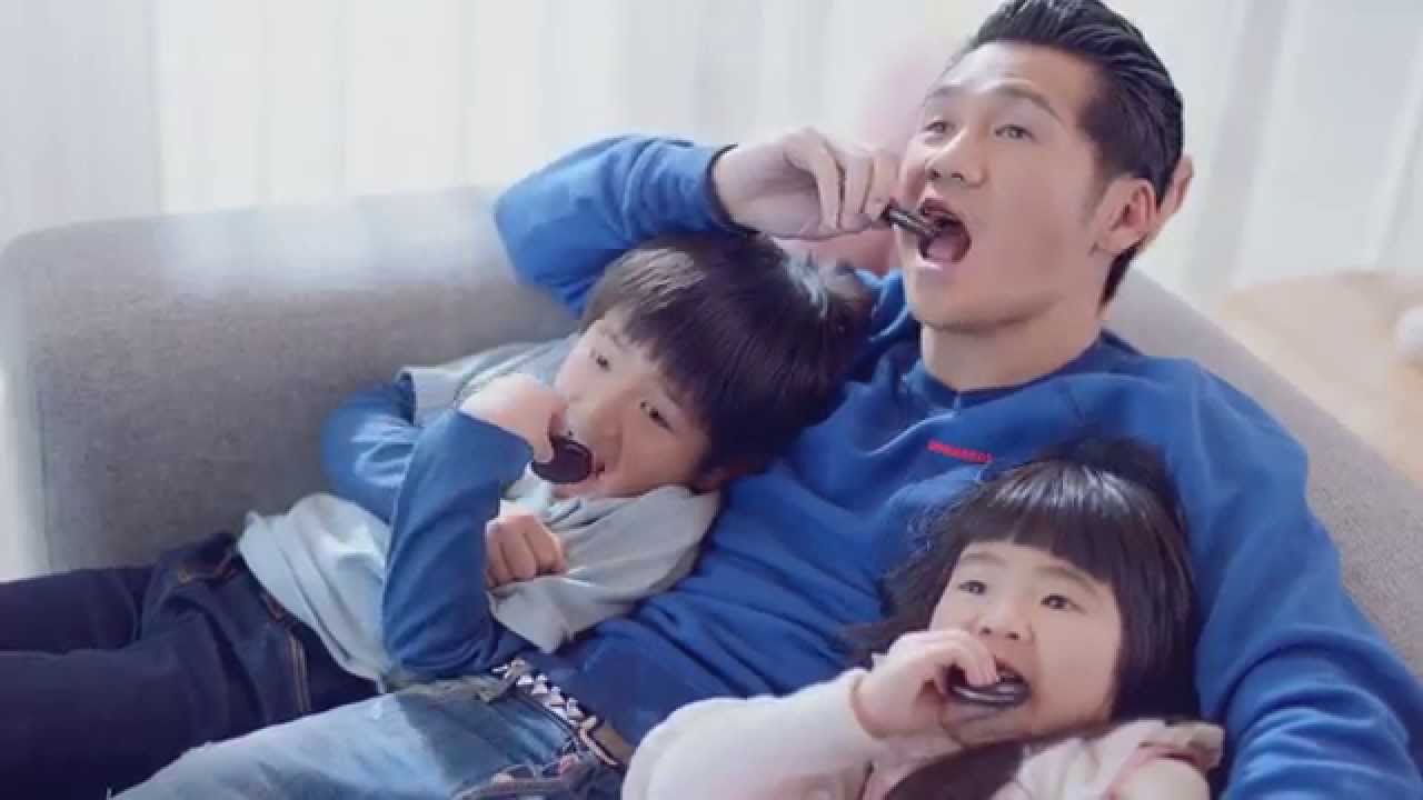 Play with Oreo featuring “daddy” celebrity Gary Cao - YouTube