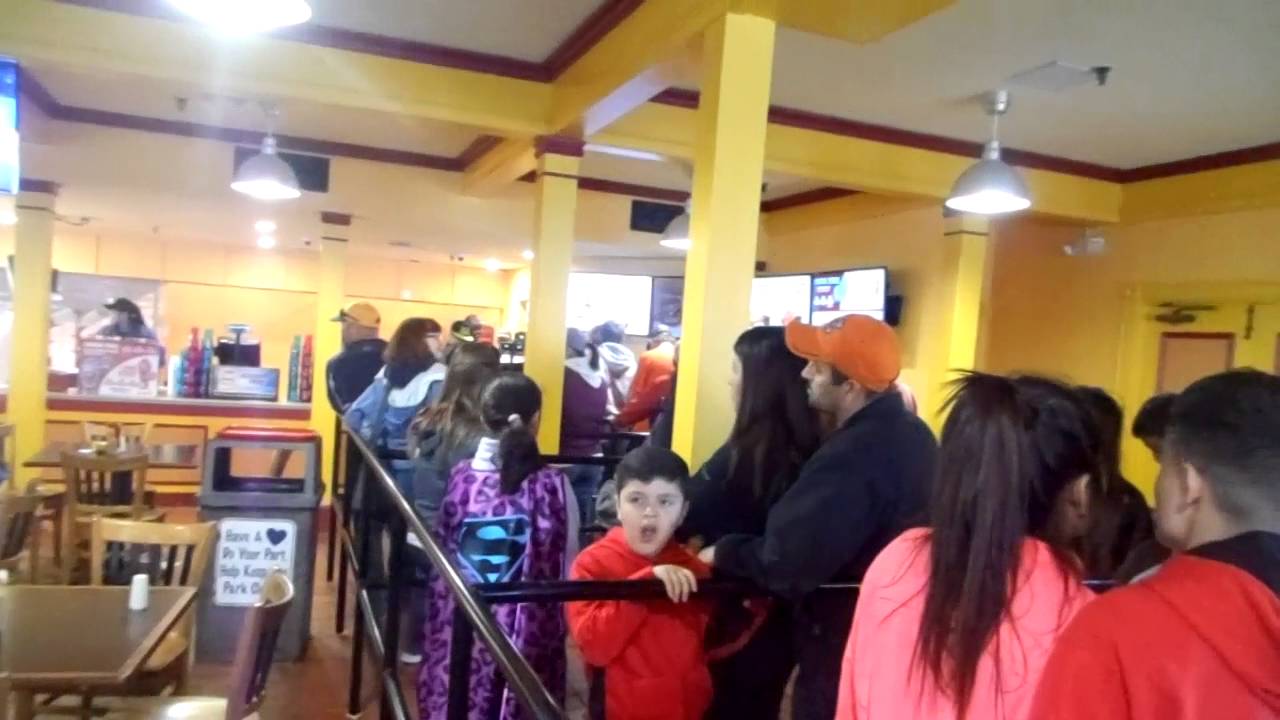 First Look at Strutters New Restaurant Six Flags Great America 5-7-16 ...