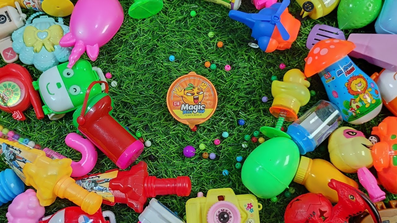 Satisfying video of unboxing various candy container characters, there ...