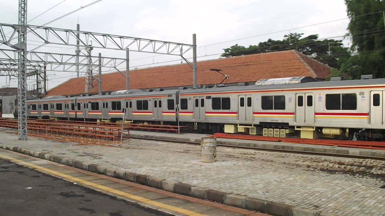 KRL JR 205 dan JR 205 ex-Nambu Line 南武線 | Stasiun Manggarai - YouTube