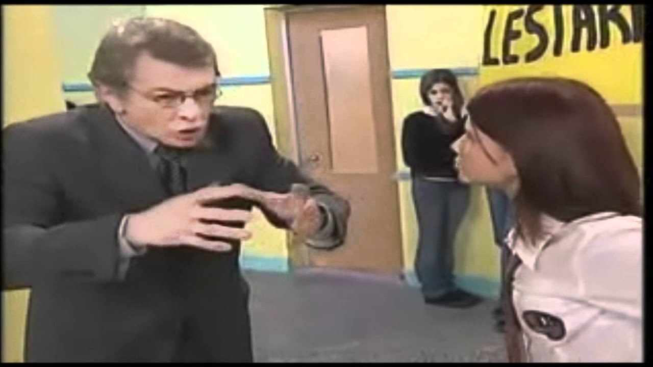Se manifiestan contra la Logia (Rebelde way 100) - YouTube