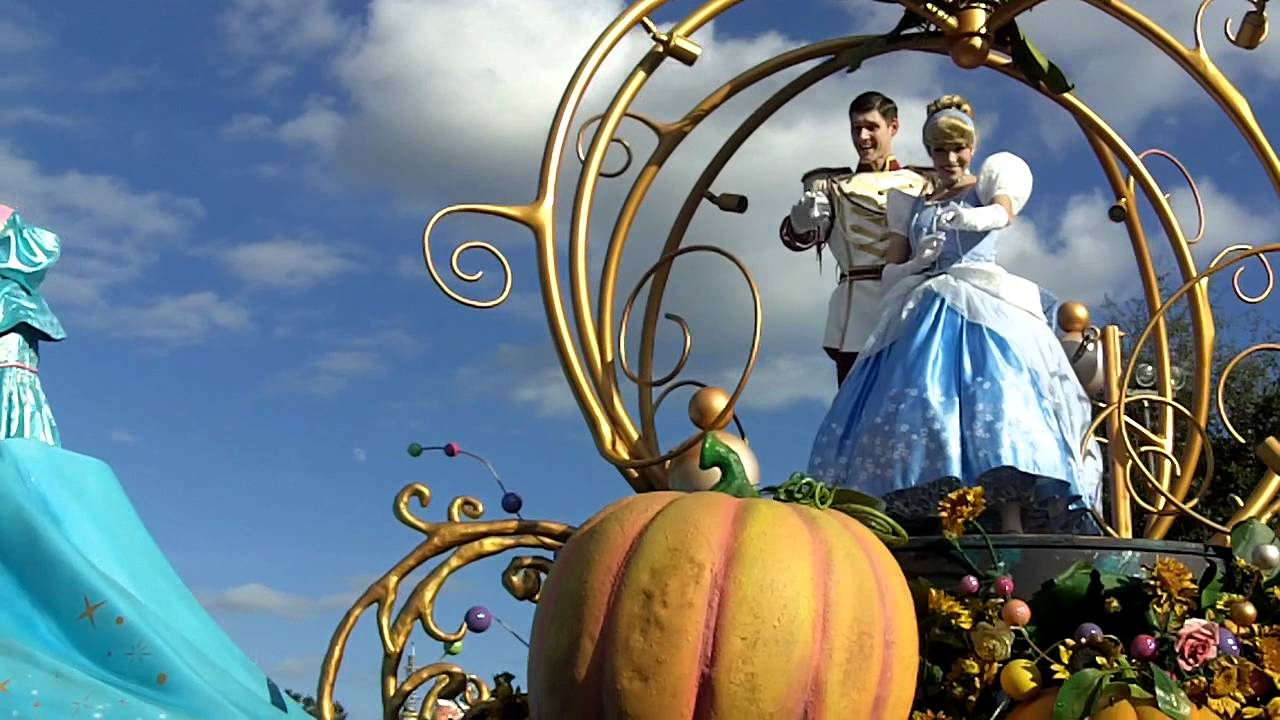 Princess -- Disney Parade with R.MOV - YouTube