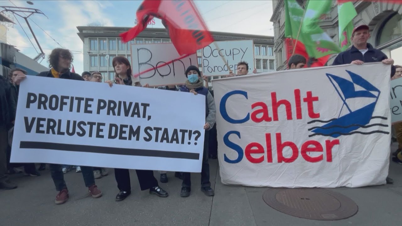 Zürich ZH: Hunderte demonstrieren auf Paradeplatz - YouTube