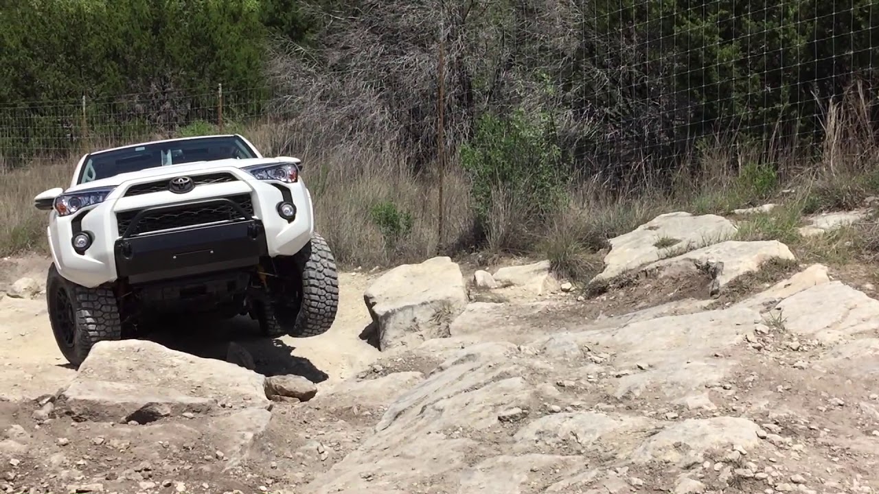 Before and after 4Runner 33" vs 35" tires - YouTube