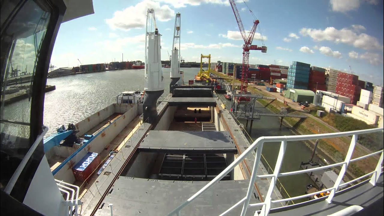 Timelapse shipboard operations port of Rotterdam and Cherbourg. - YouTube