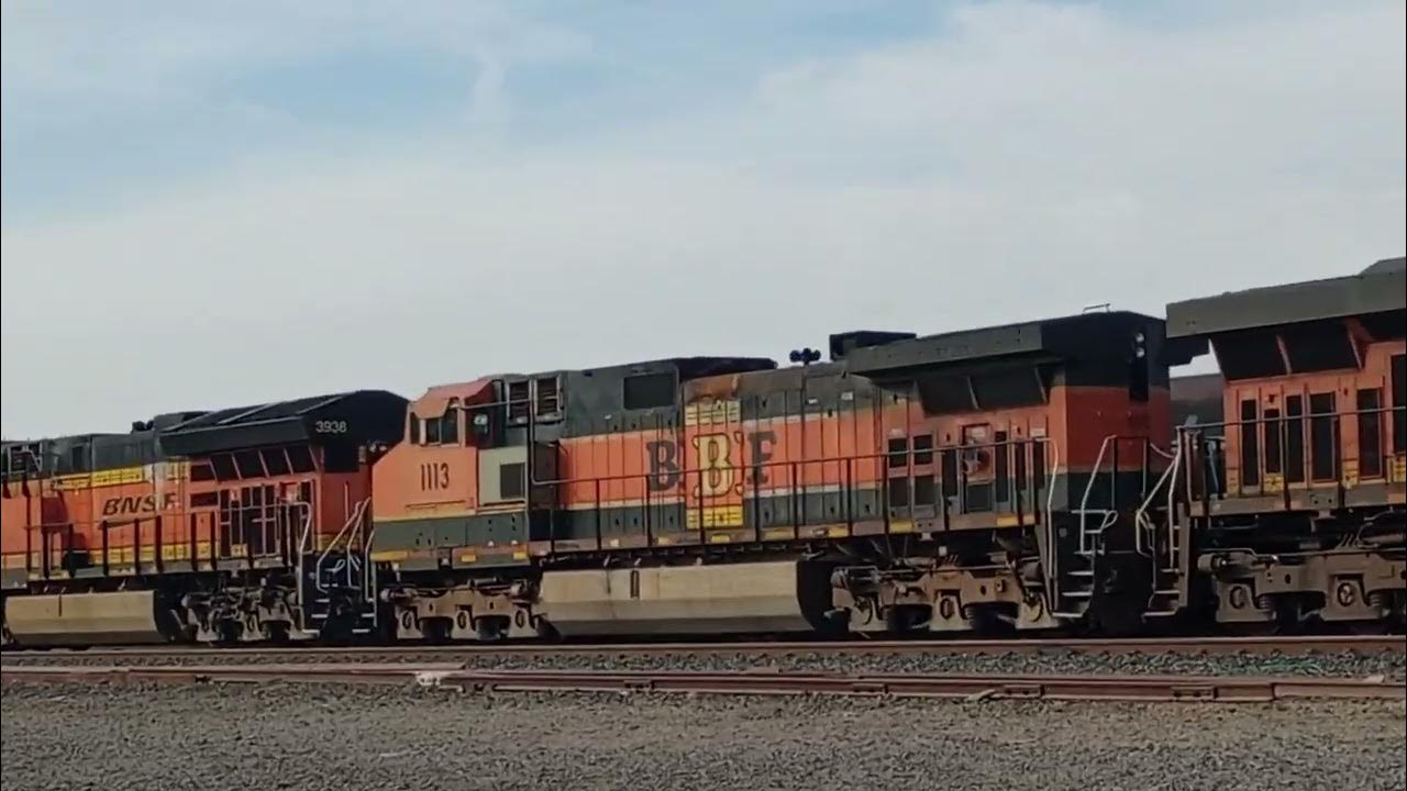 BNSF 3938 leads stopped manifest with BNSF 1113 (H1 Oddball) - YouTube