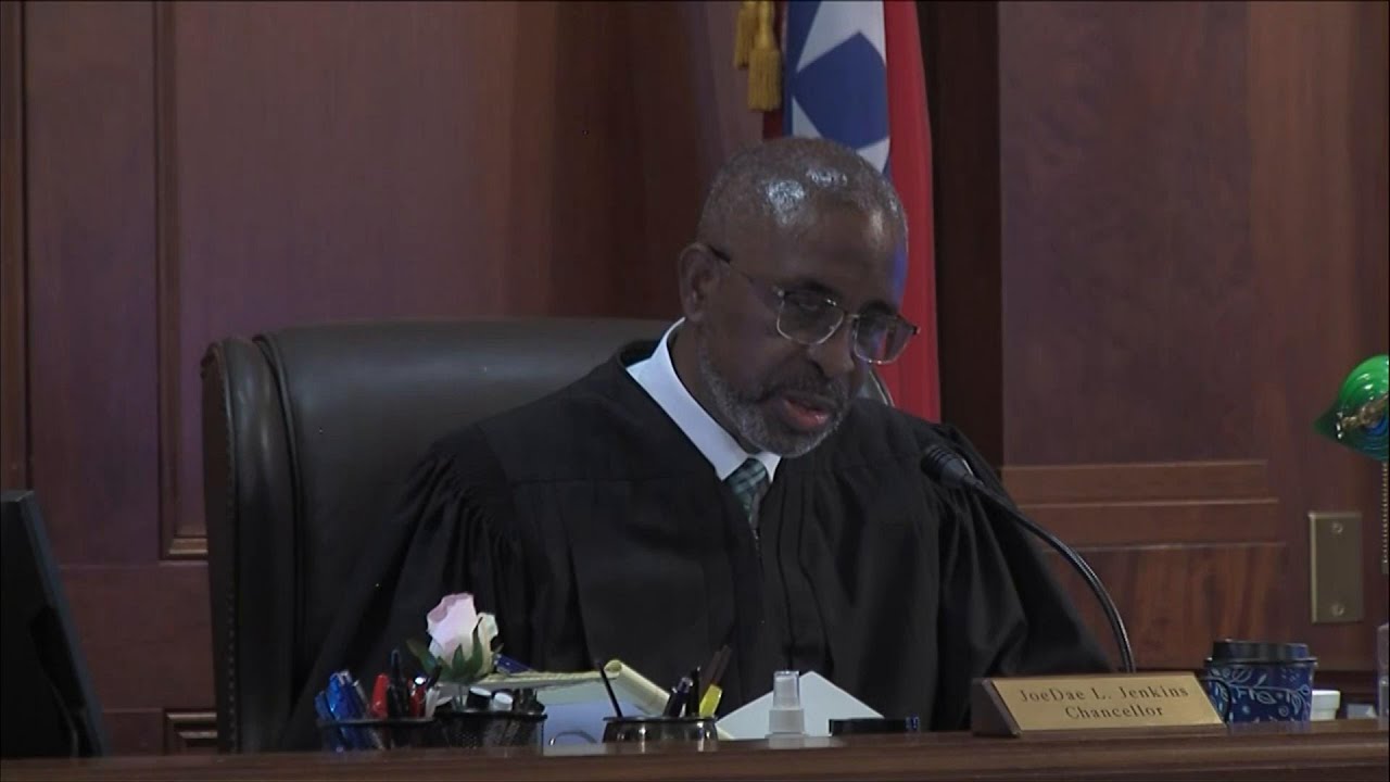 Tennessee judge blocks effort to sell Elvis Presley's former home - YouTube