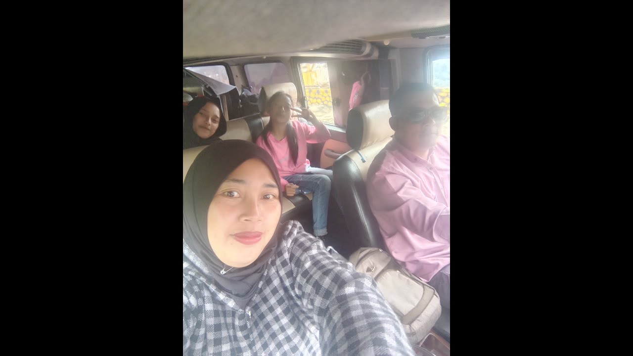 Live Stream Zahra Kenza - YouTube