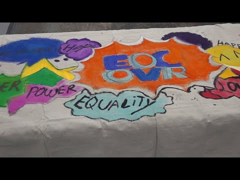 An epic spray paint battle is bringing artists together. - YouTube