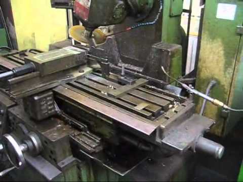 NIIGATA Tool Room Milling Machine - YouTube