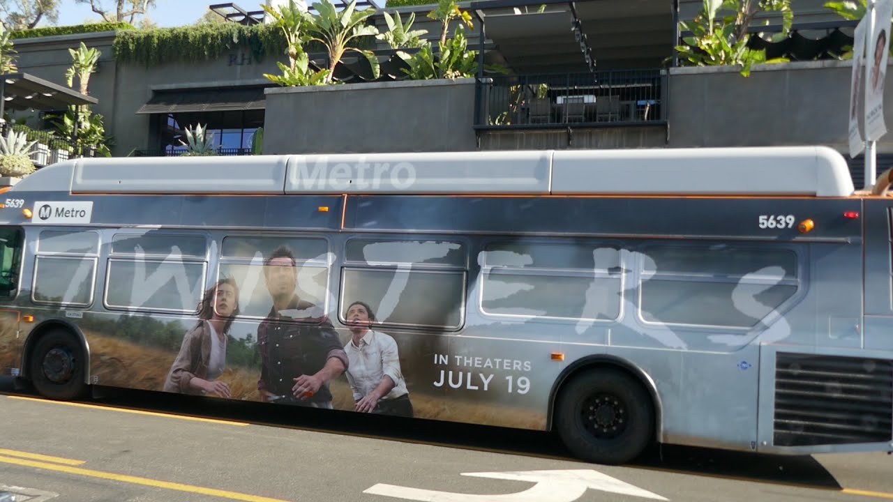Twisters Bus Glen Powell Daisy Edgar-Jones Anthony Ramos Los Angeles ...