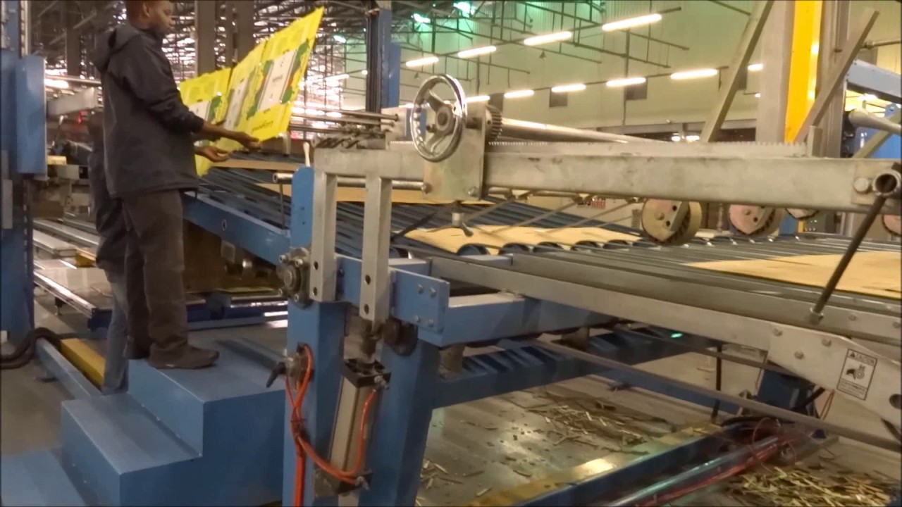 Vibrating Machine & Auto Sheet Stacker - YouTube