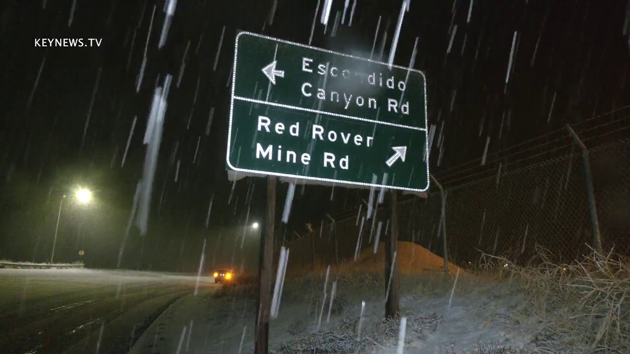12/28/2020 Overnight Snow Fall On The 14 Freeway in Action - YouTube