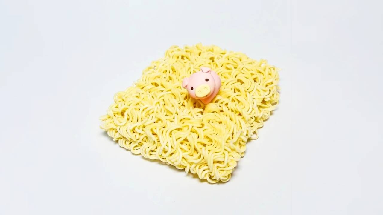 😋 Hungry Piggy's Menu Today: 🐷Eat instant Noodles#Piggy #Stopmotion # ...
