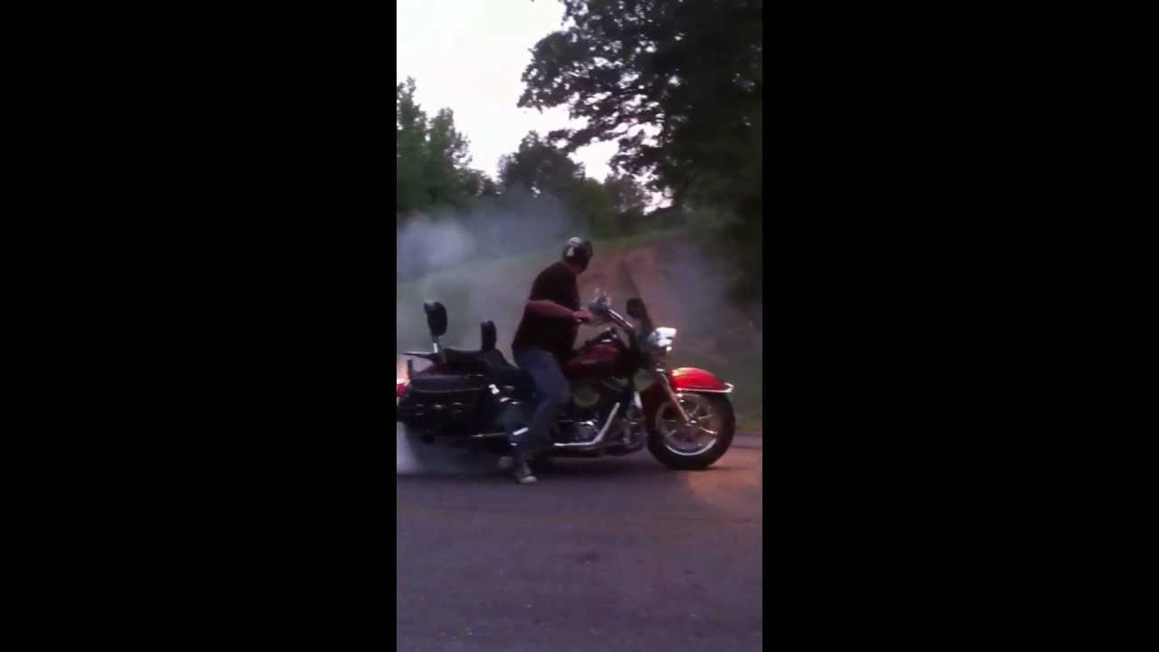 Awesome Harley Davidson Burnout - YouTube