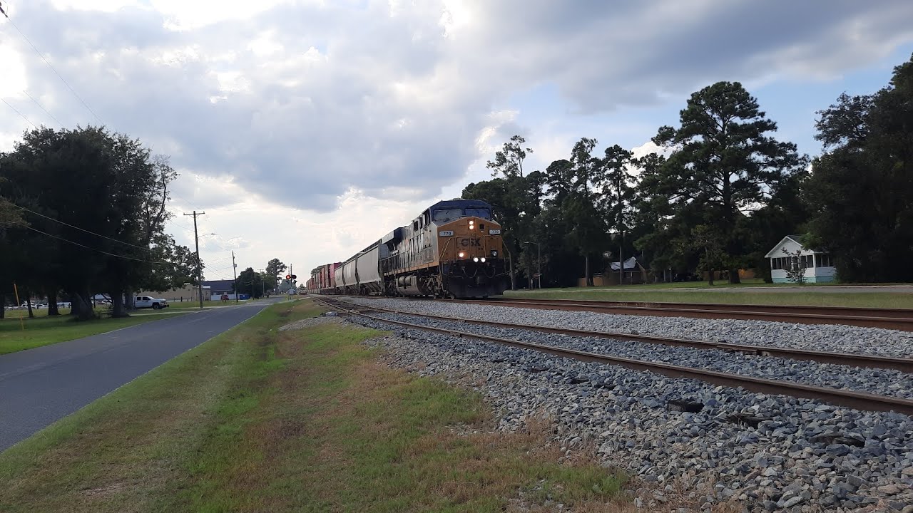 Am I Seeing New Head Lights? ES44AC # 770 Leading a Short L709-14 North ...