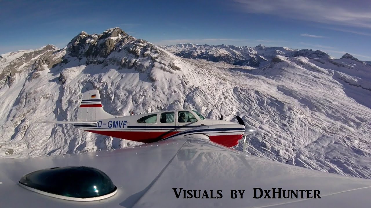 Beechcraft 95 Travel Air - YouTube