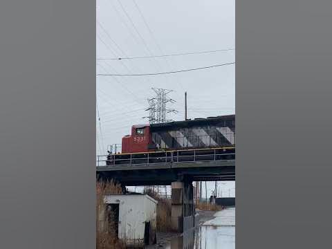 CN 5331 sits at Pine Junction - YouTube