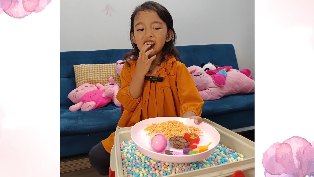 Kekey Makan permen kincir, Makan permen strawberry, Makan cookies dilan ...