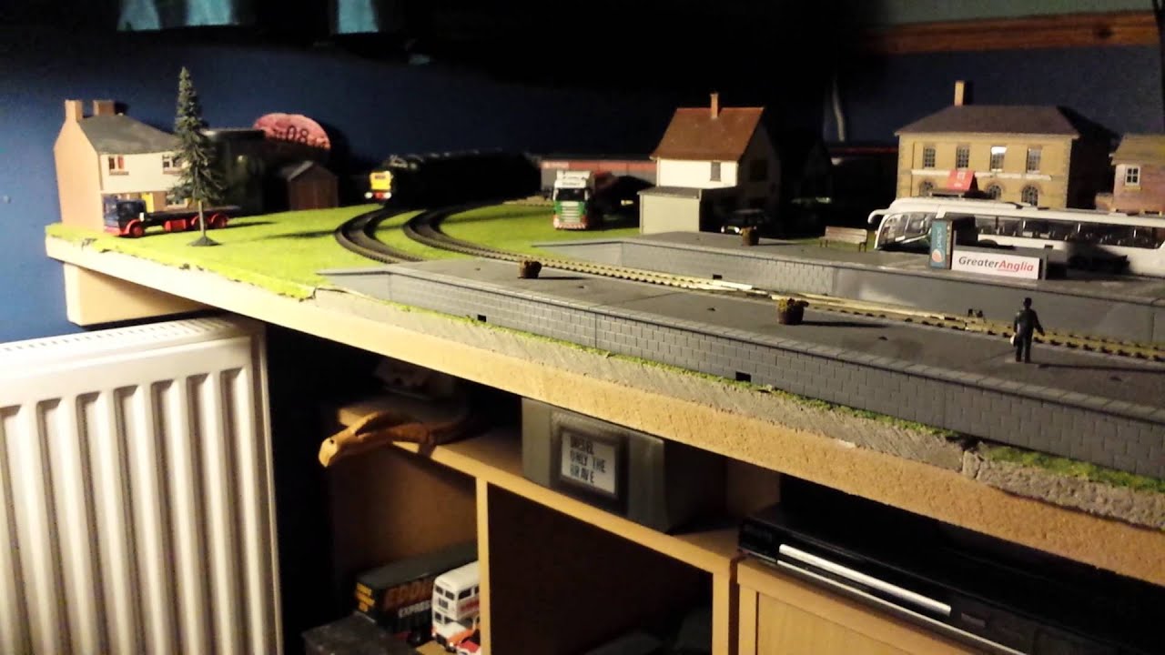 Heljan Deltic prototype DP2 brunswick green run up - YouTube