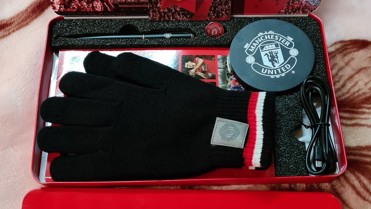 Unboxing - Manchester United Official Membership Merchandise - YouTube