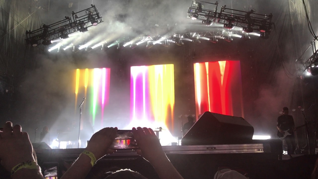 Blake Shelton - Neon Light (Entrance LIVE) Happy Valley Jam - YouTube