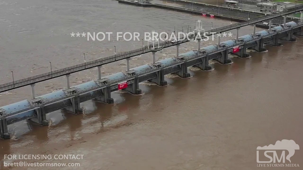 05-28-2019 Little Rock, AR - Levees Being Built Around Homes - YouTube