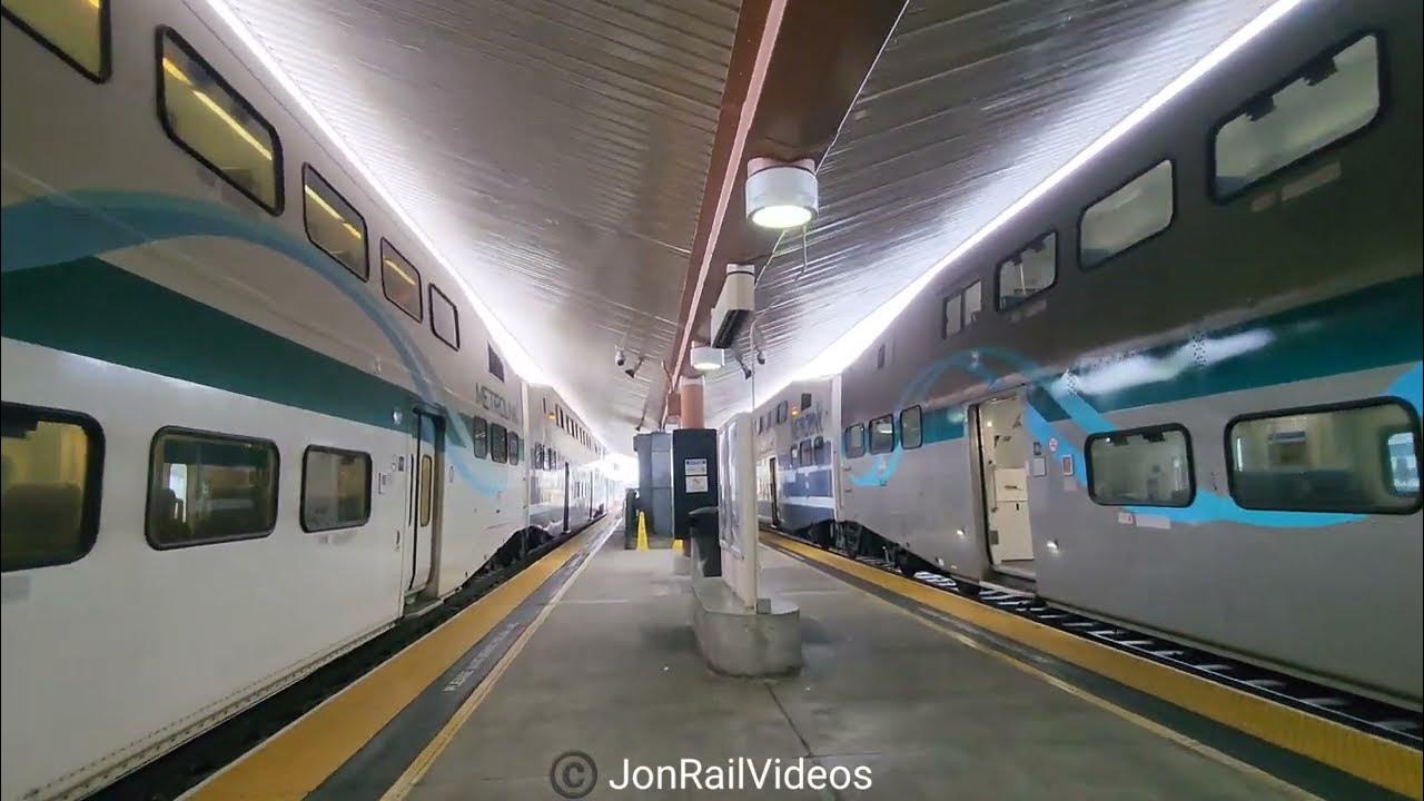 5/23/23 Pre: Ribbon scheme Metrolink bombardier cars SCAX 187 & SCAX 615 at LAUPT - YouTube
