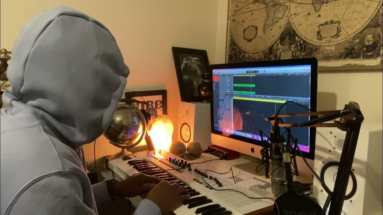 Working on some new chill beats on Logic Pro - YouTube