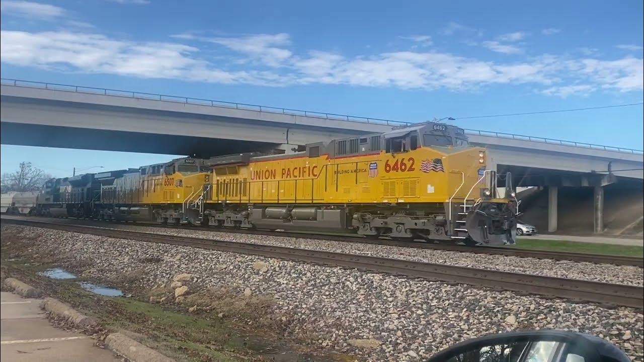Train Meet! Union Pacific Manifest Train meets empty Union Pacific Rock Train at Arlington, TX ...