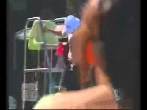 Meando en la piscina