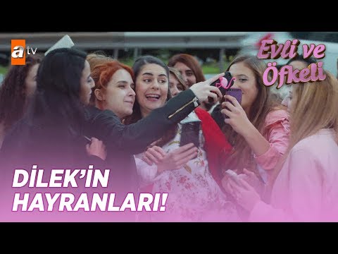 Dilek'in hayranları! - Evli ve Öfkeli Sahneler