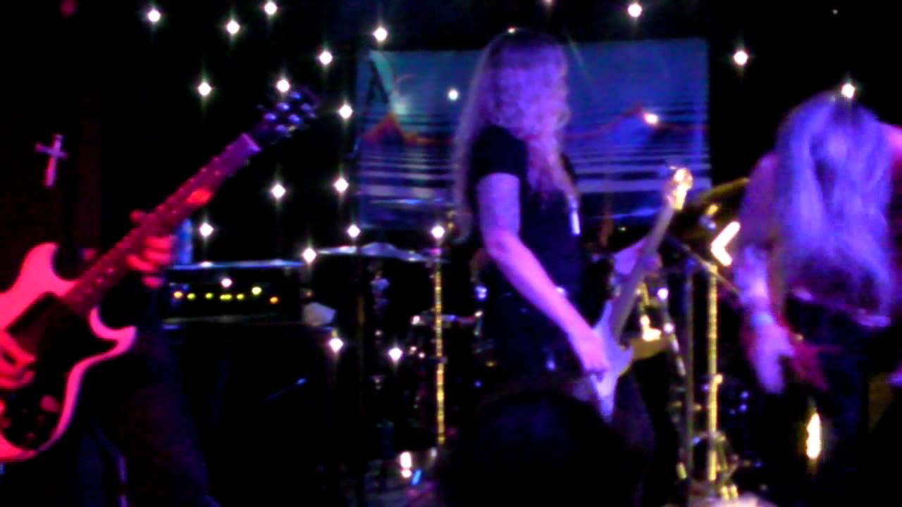 Supernaut - YouTube