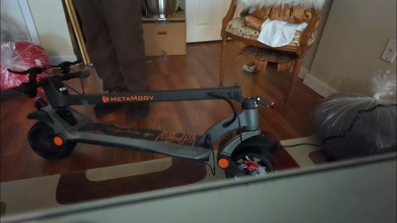 MetaMoov ZU08 Electric Scooter, 25 mph, 28 mi range, wide wheels, First ...