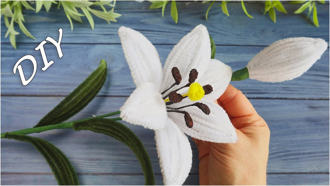 🌸DIY Lily Flower🌸Chenille Wire Flower (Pipe Cleaner Stems) - YouTube