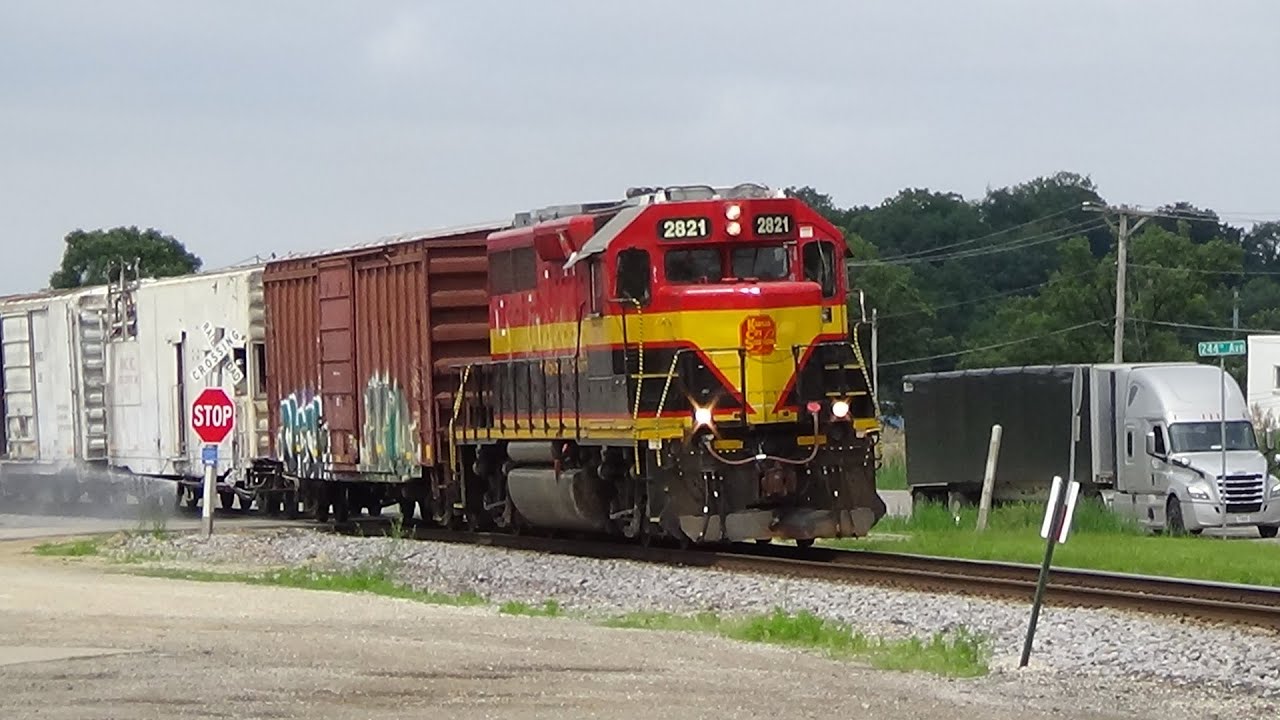 KCS 2821 leads a weed sprayer train north on the Davenport Sub June 2, 2024 - YouTube