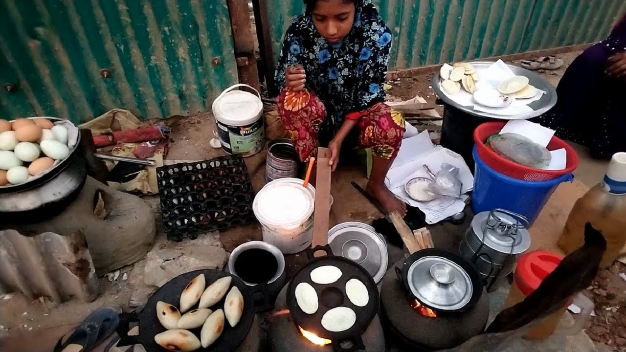 Amazing Small Girl Manages Everything must Hard Working Selling Special ...