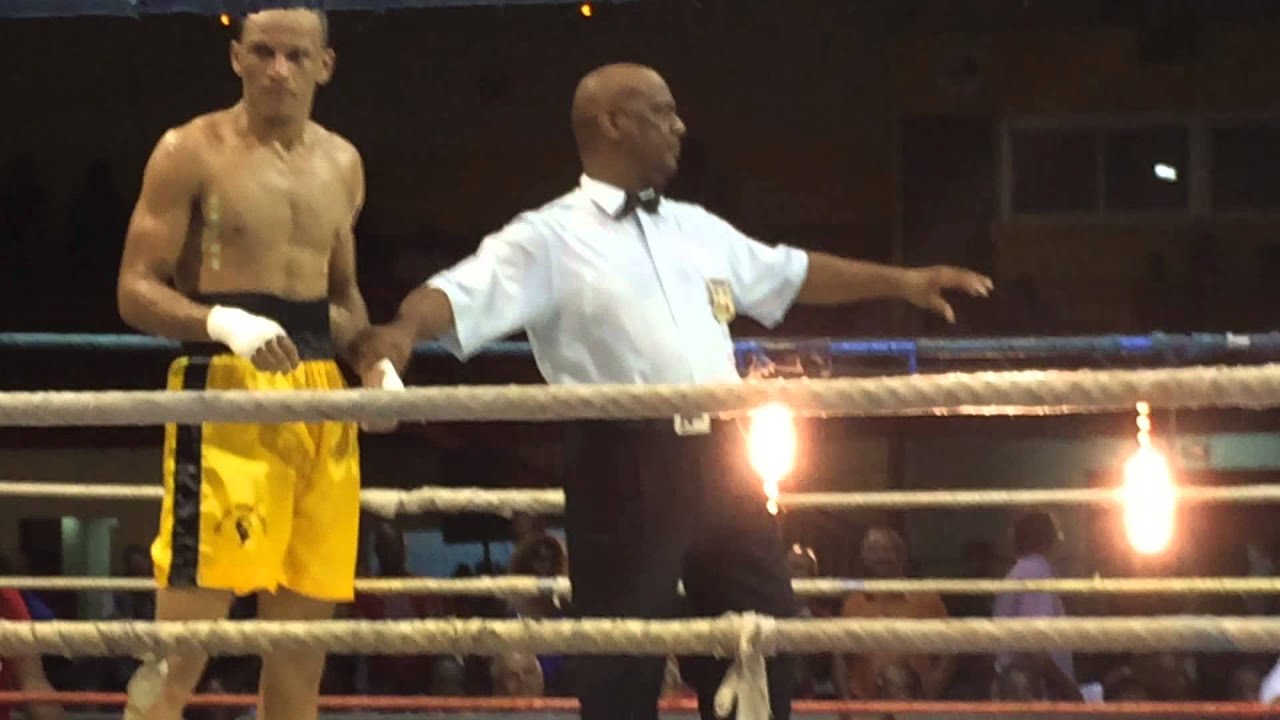 campeon nanold la bomba martinez vz guyana inglesa entrega de trofeo ...