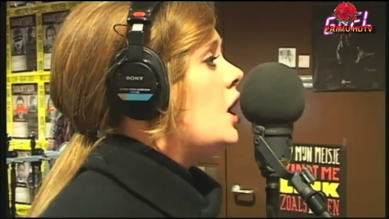 Adele - (LIVE) Rolling In The Deep FULL HD - YouTube
